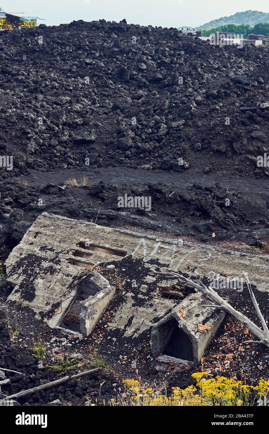 House destroyed lava etna volcano hi-res stock photography and images ...