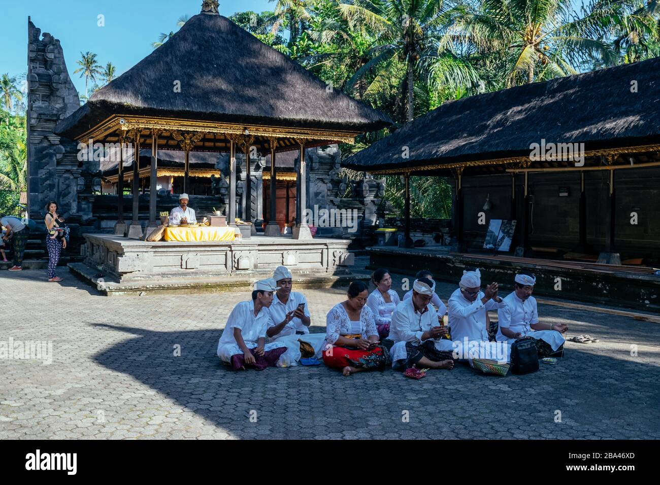 Prayer bali temple tirta hi-res stock photography and images - Alamy