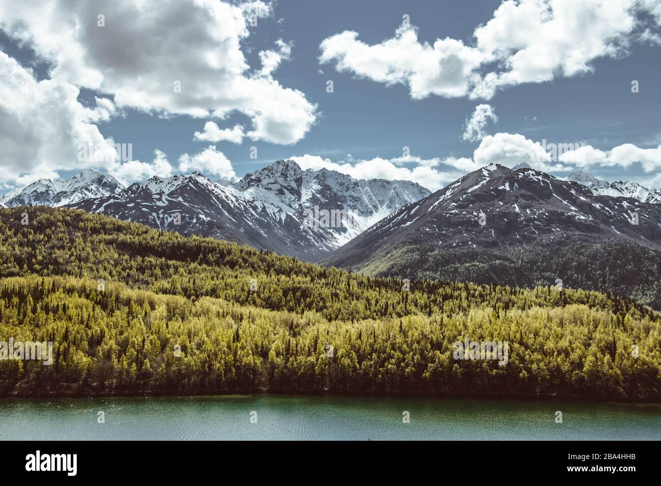 Background the chugach mountains hi-res stock photography and images ...