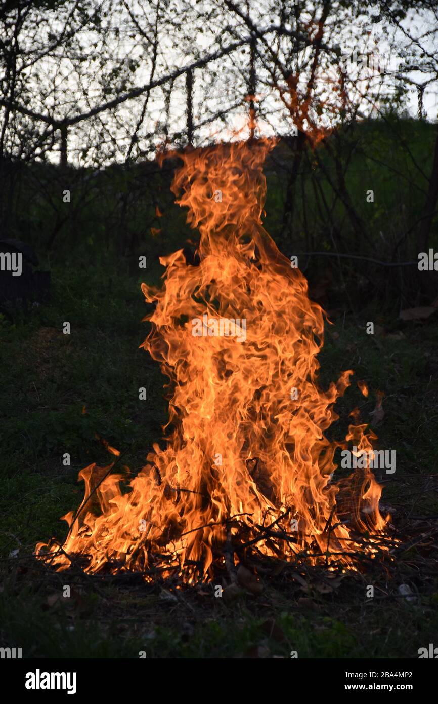 Fire in circle hi-res stock photography and images - Alamy