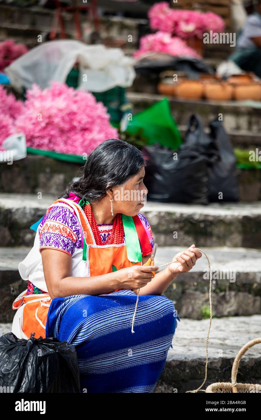 Indigenous mexico clothing hi-res stock photography and images - Alamy