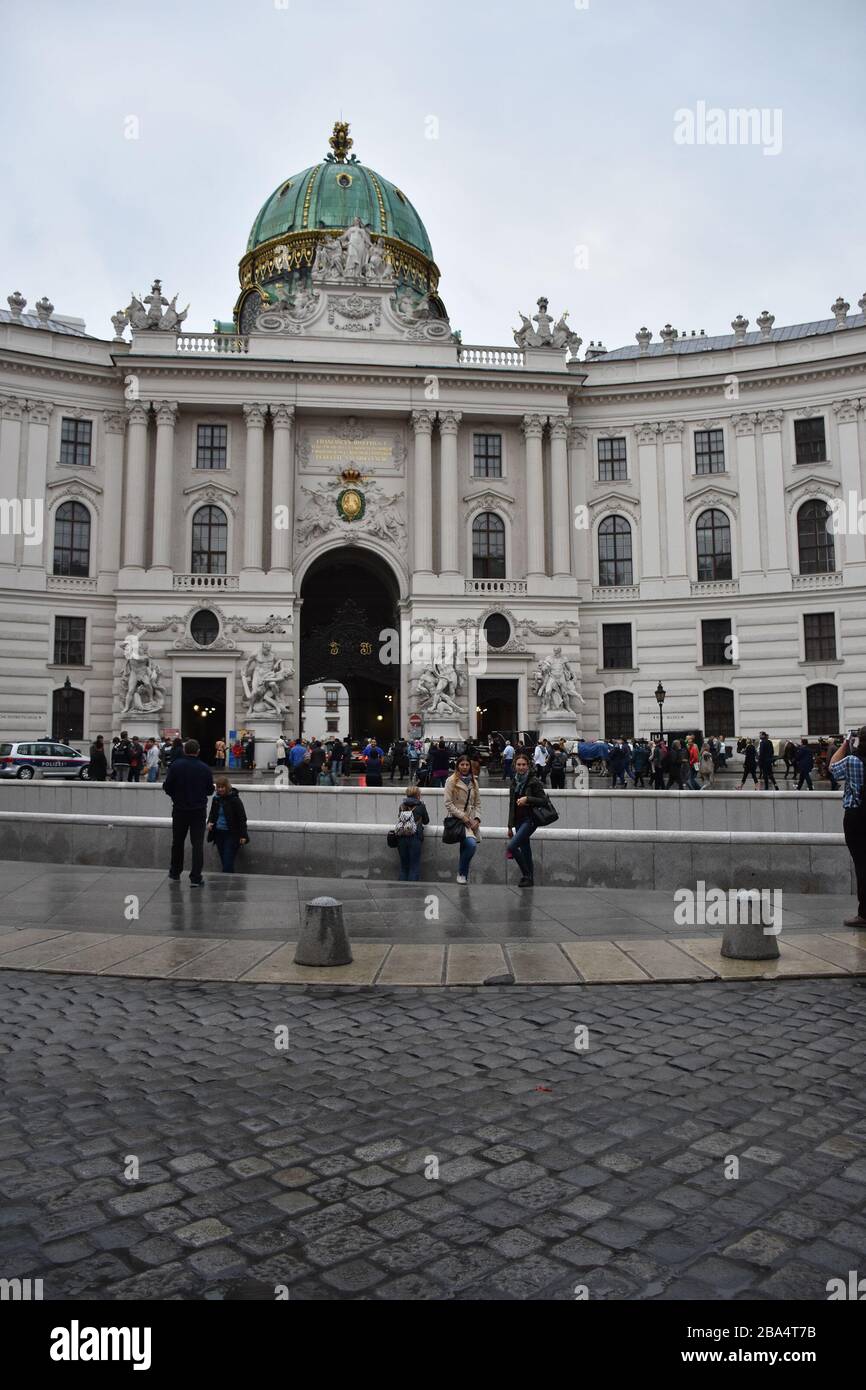 Vienna Square in front of a magnificent building Stock Photo - Alamy
