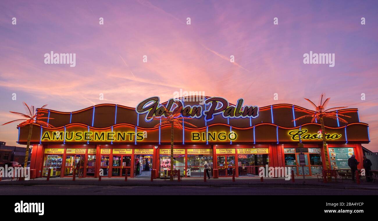 Mid-century architecture, art deco, streamlined, 50's, brutalist, 60's ...