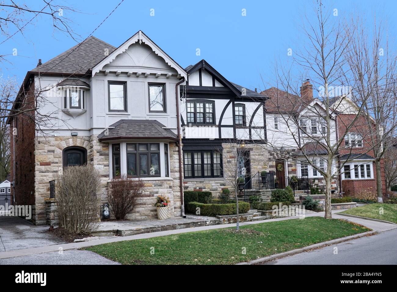 Two story houses hi-res stock photography and images - Alamy