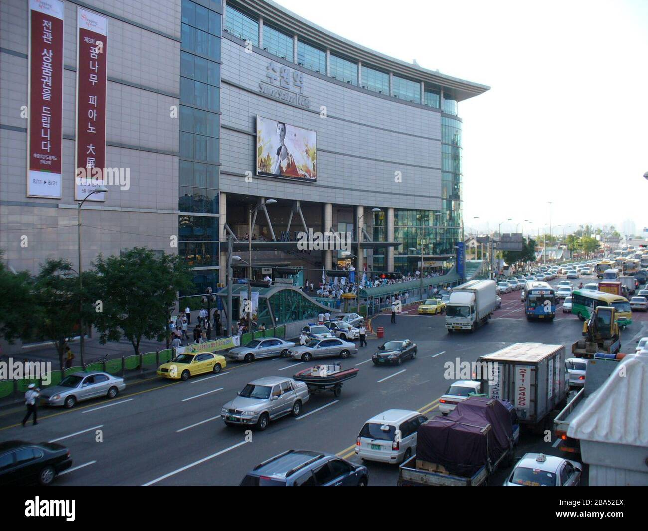 Suwon station hi-res stock photography and images - Alamy