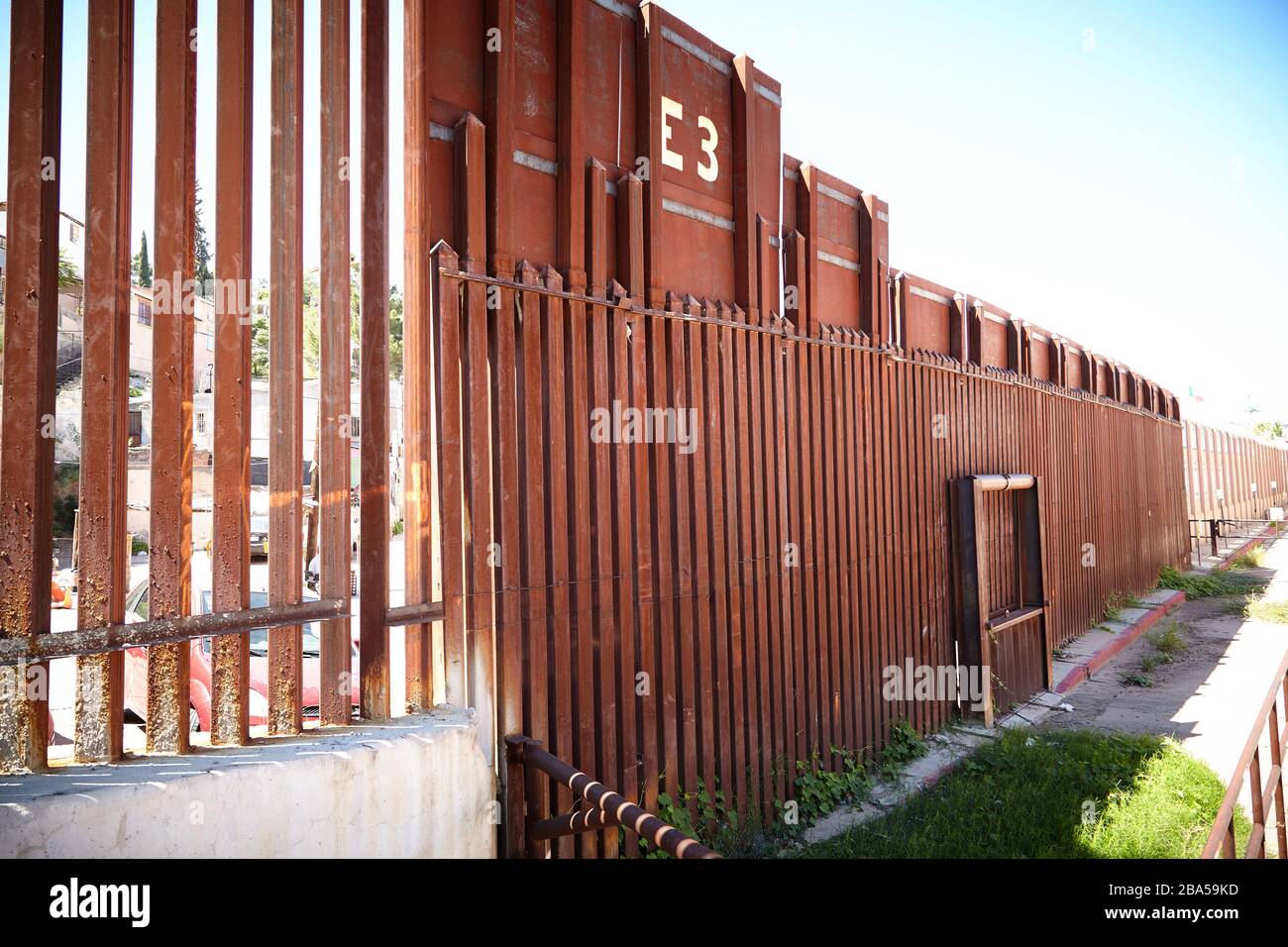 Border Wall between US and Mexico in Nogales, Arizona Stock Photo - Alamy