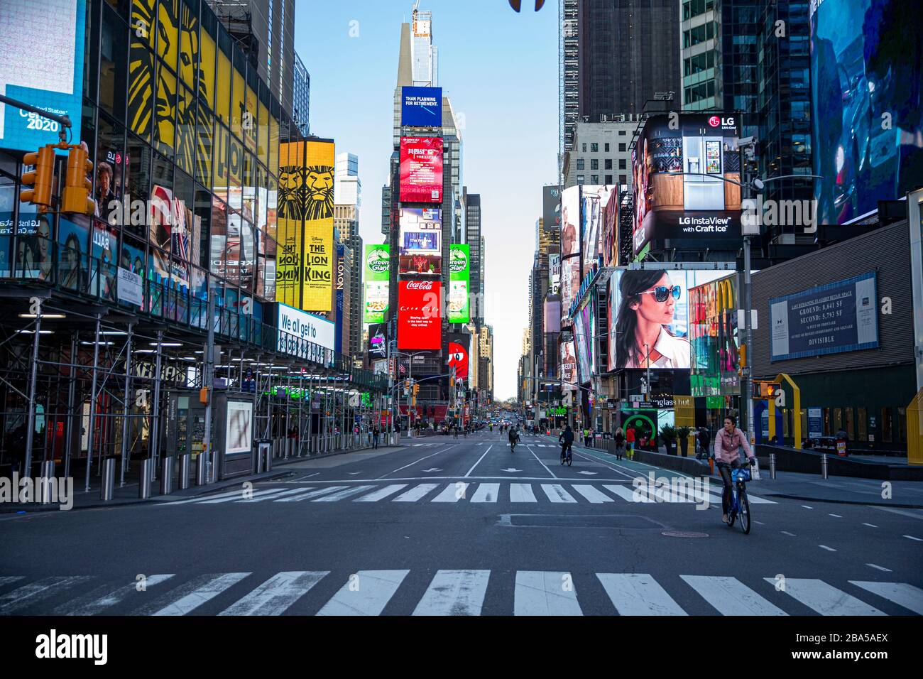 Empty landmarks times square hi-res stock photography and images - Alamy