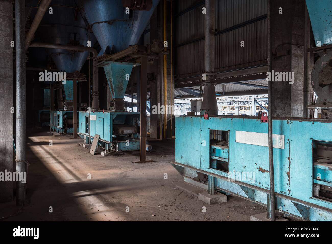 Old fashioned factory interior hi-res stock photography and images - Alamy
