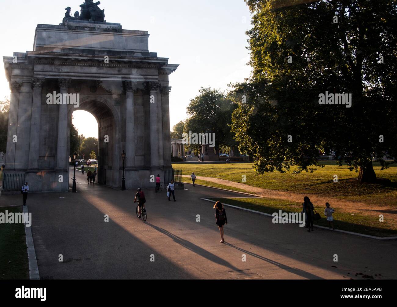 Architectural statues, monuments, London, Wellington Arch, Hyde Park ...
