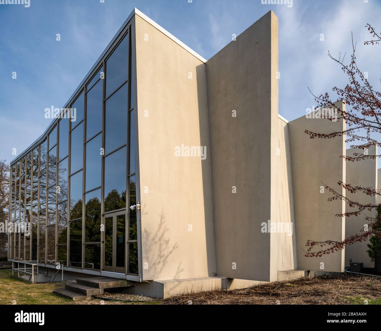 Form worship hi-res stock photography and images - Alamy