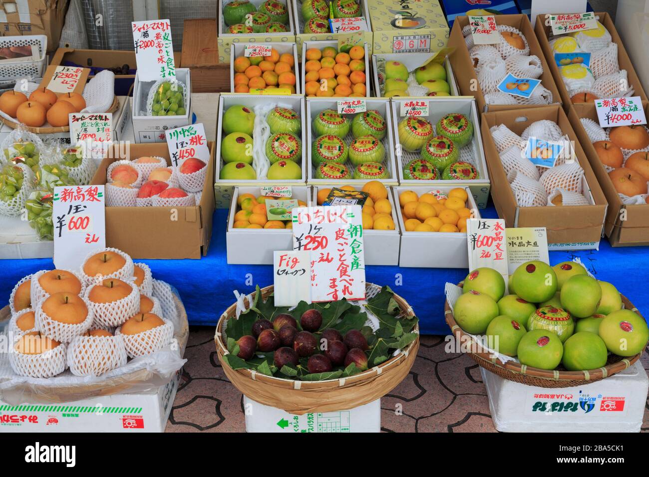 Japan fruit store hi-res stock photography and images - Alamy