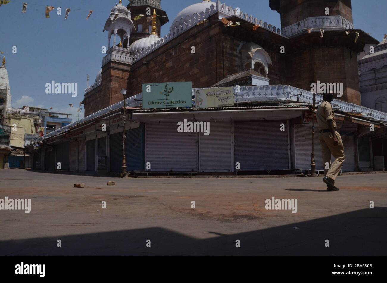 Shops closed during lockdown india hi-res stock photography and images ...