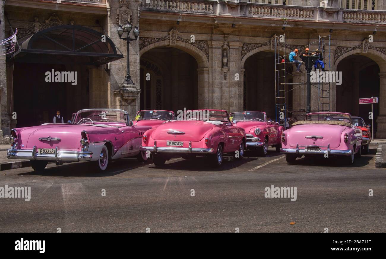 Classic cars in Havana, Cuba Stock Photo - Alamy