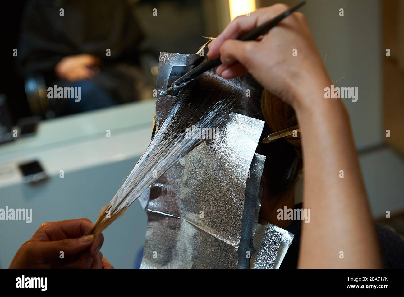 Cutting and coloring hair at a salon Stock Photo - Alamy