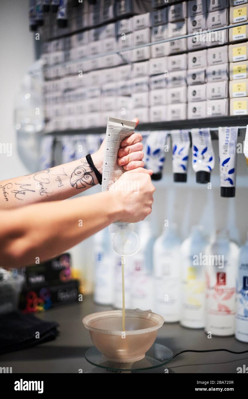 Color mixing technique hi-res stock photography and images - Alamy