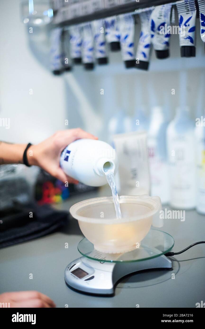 Woman mixing hair color at a salon Stock Photo - Alamy