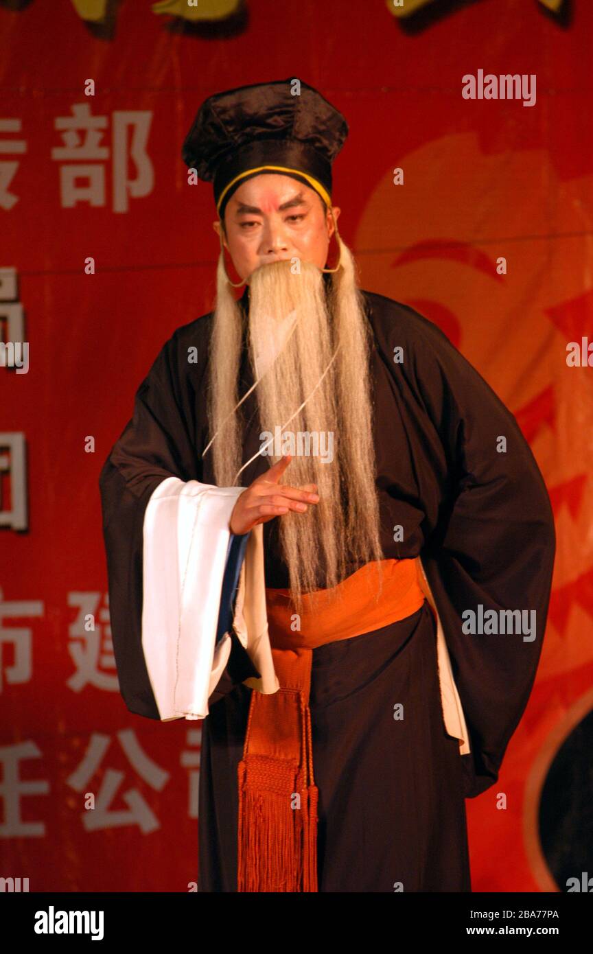 Peking opera performances hi-res stock photography and images - Alamy