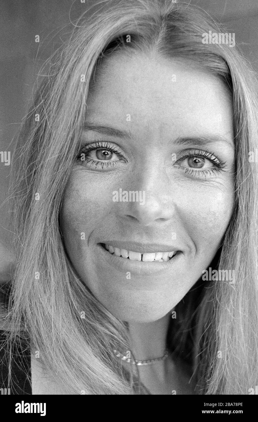 Lena Valaitis, deutsche Schlagersängerin, bei einem Mode Foto Shooting ...