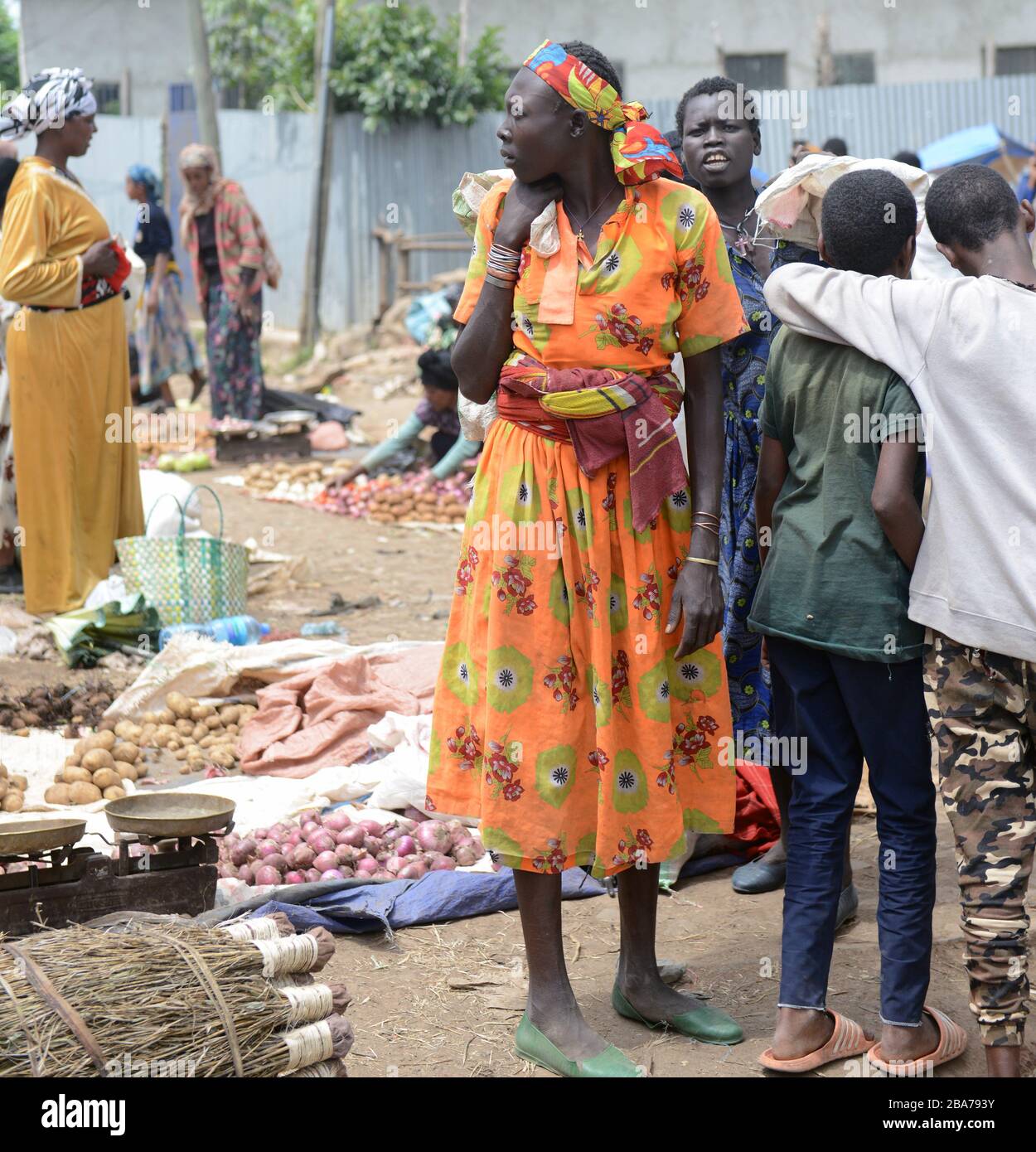 Tribal women visiting the Waliso market in Oromia, Ethiopia Stock Photo ...
