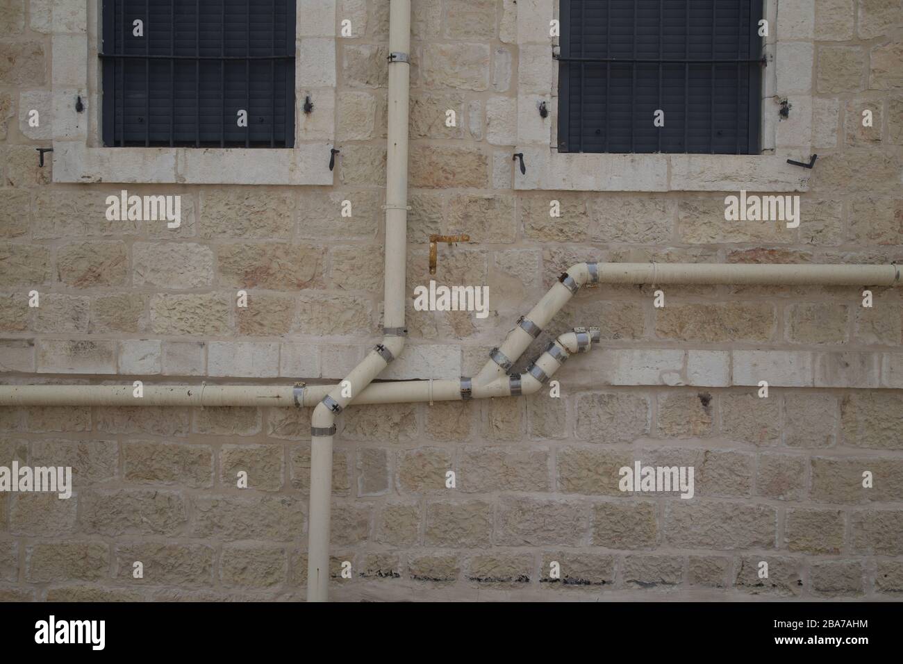 Pipes on side of building hi-res stock photography and images - Alamy