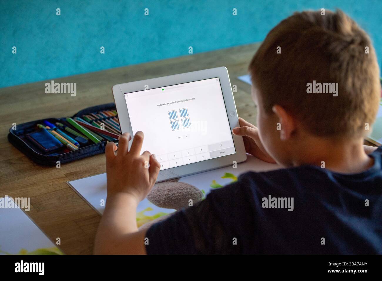 Tablet usage in education hi-res stock photography and images - Alamy