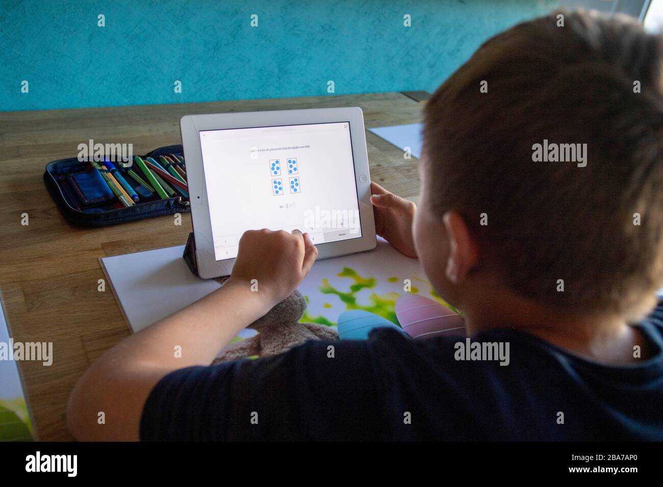 Tablet usage in education hi-res stock photography and images - Alamy