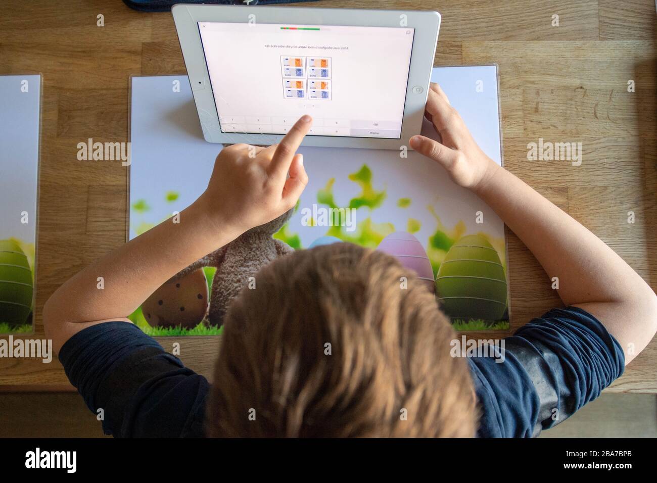 Tablet usage in education hi-res stock photography and images - Alamy