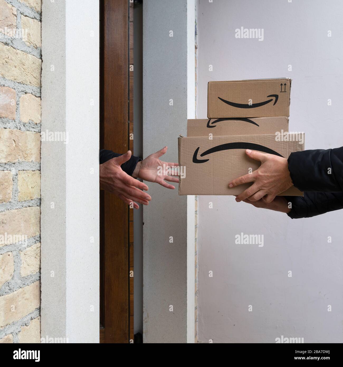 Amazon delivery man hi-res stock photography and images - Alamy