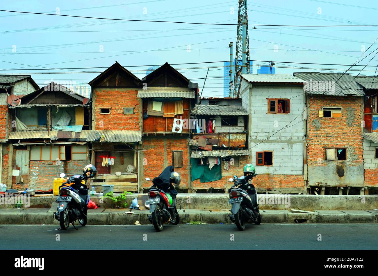 Slum house on the edge of a canal in Jakarta Stock Photo - Alamy