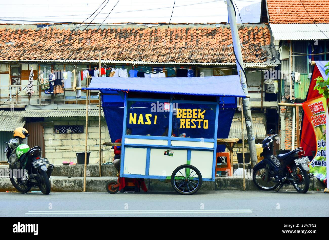 Screensaver houses hi-res stock photography and images - Alamy