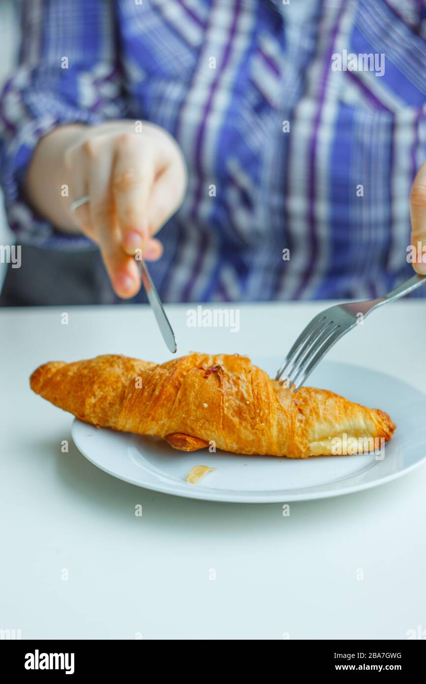 woman hands cutting croissant in a restaurant Stock Photo - Alamy