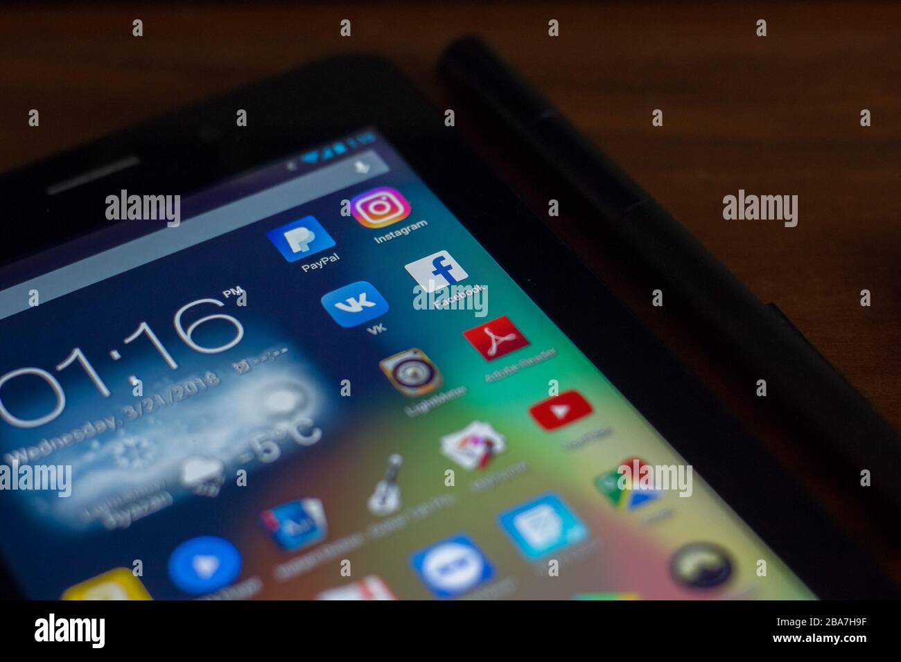 Icons icon facebook tablet ipad hi-res stock photography and images - Alamy