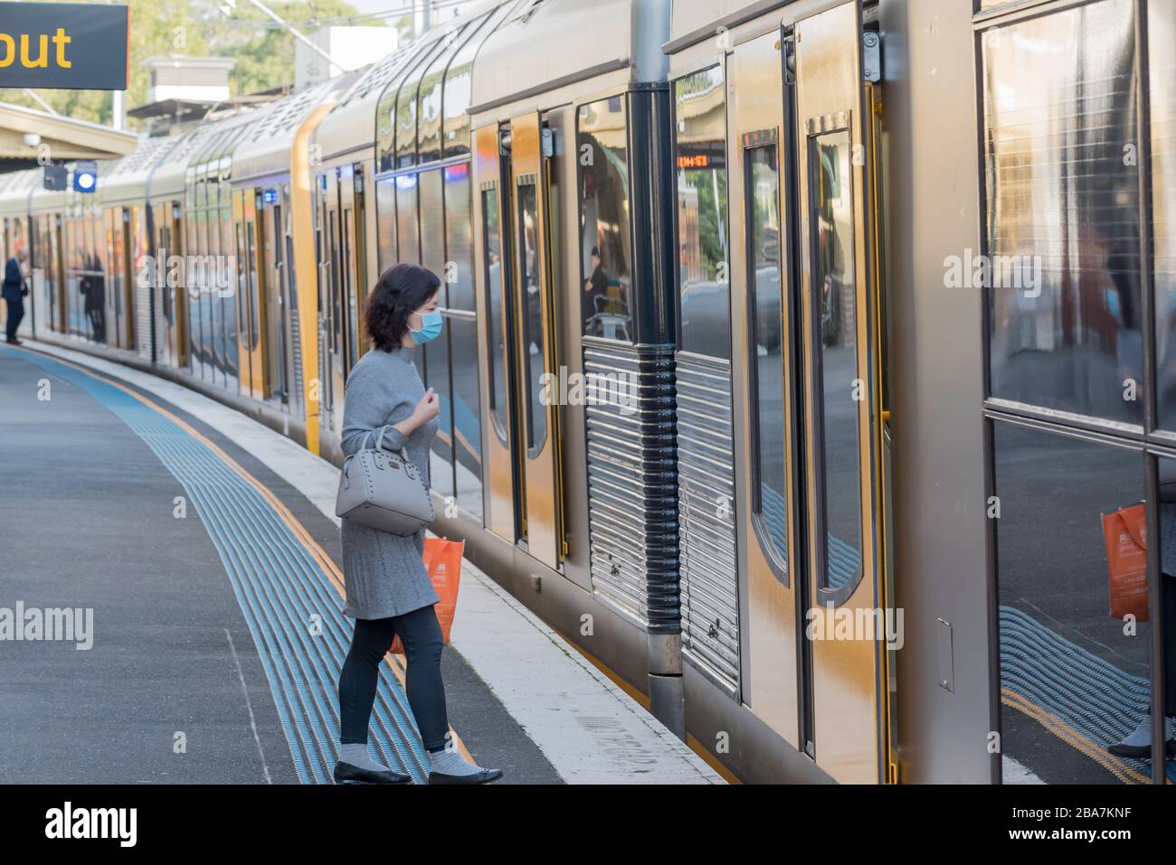Cleaning trains train railway hi-res stock photography and images - Alamy