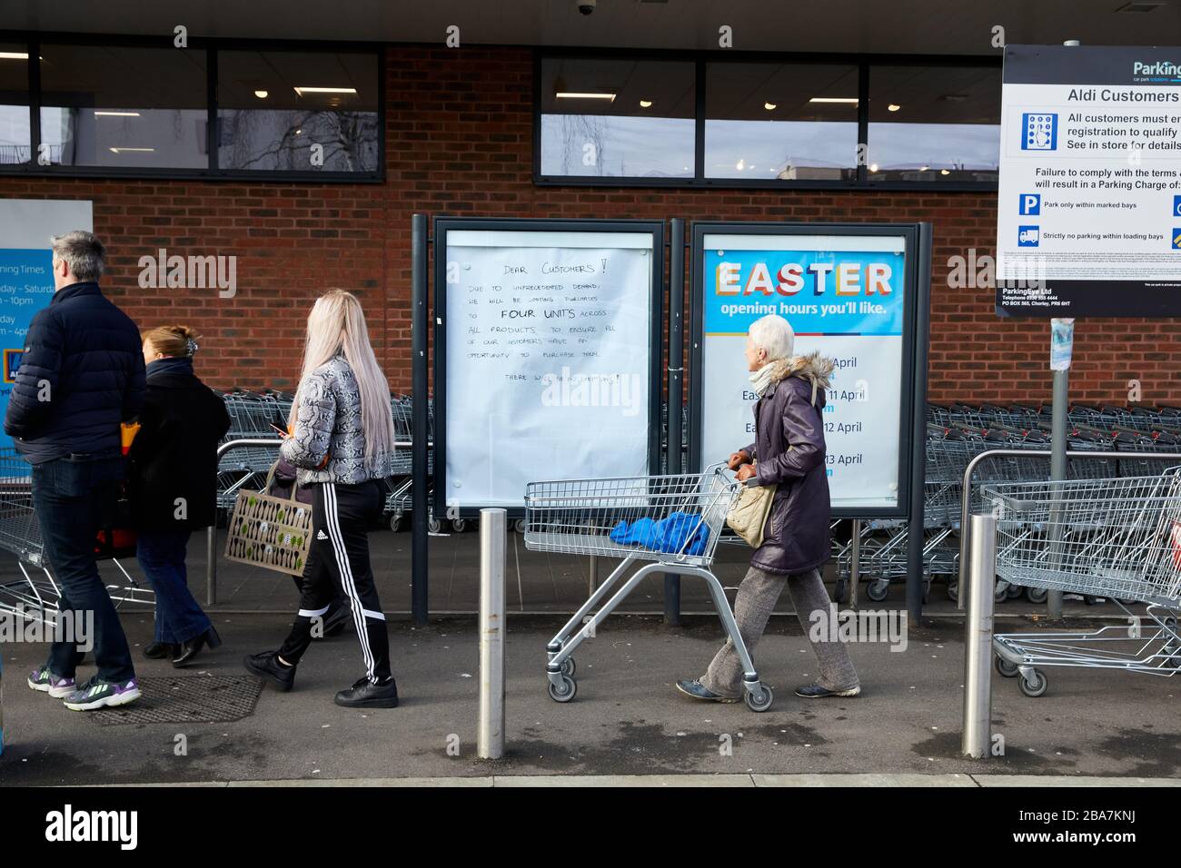 Chertsey, Surrey, UK. Friday 20th Mar, 2020. Shoppers queue by sign ...