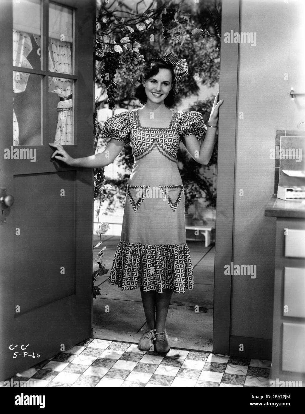 PAULETTE GODDARD as the Gamin Portrait by MAX MUNN AUTREY for MODERN ...