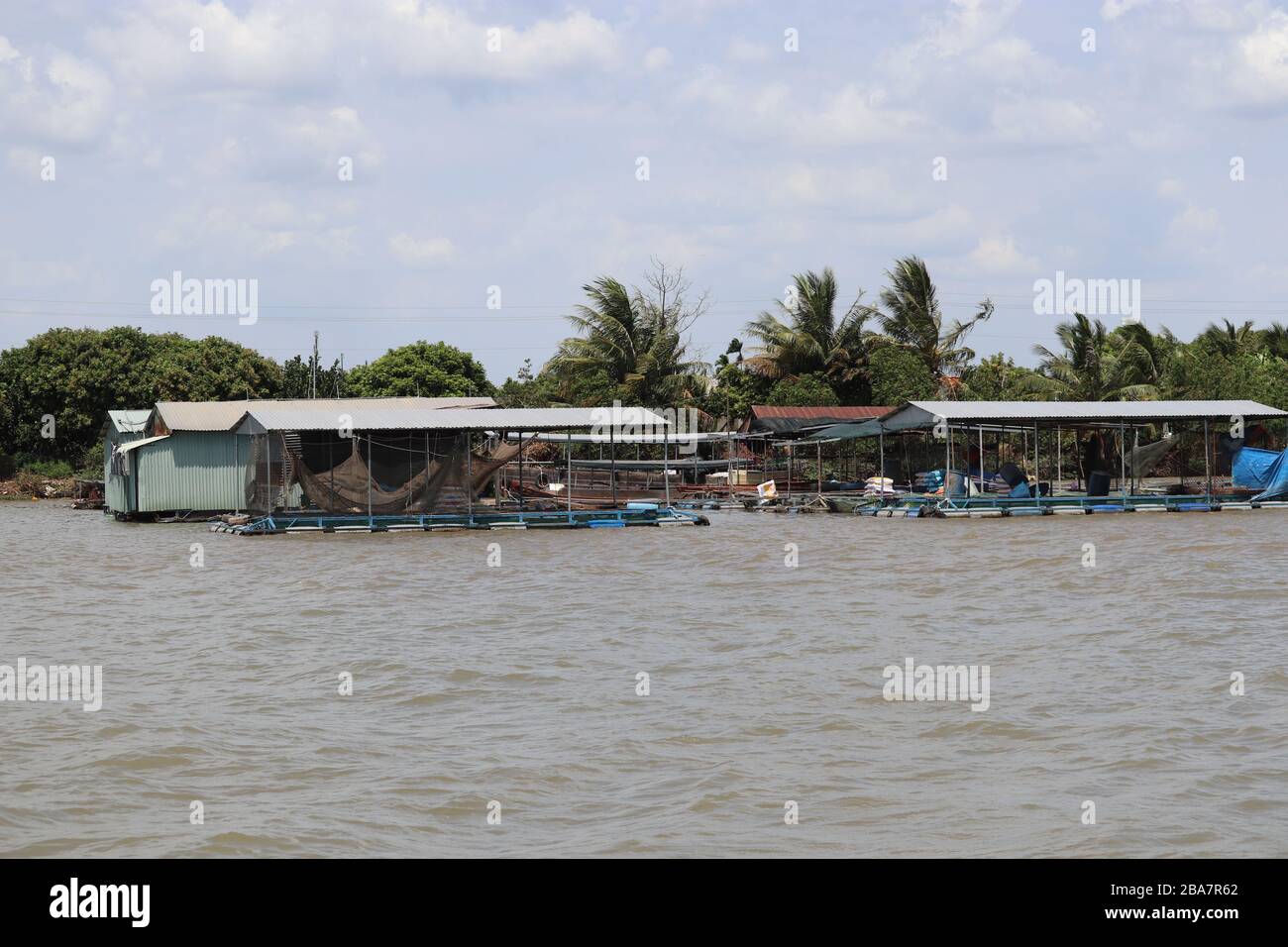 Floating houses mekong delta hi-res stock photography and images - Alamy