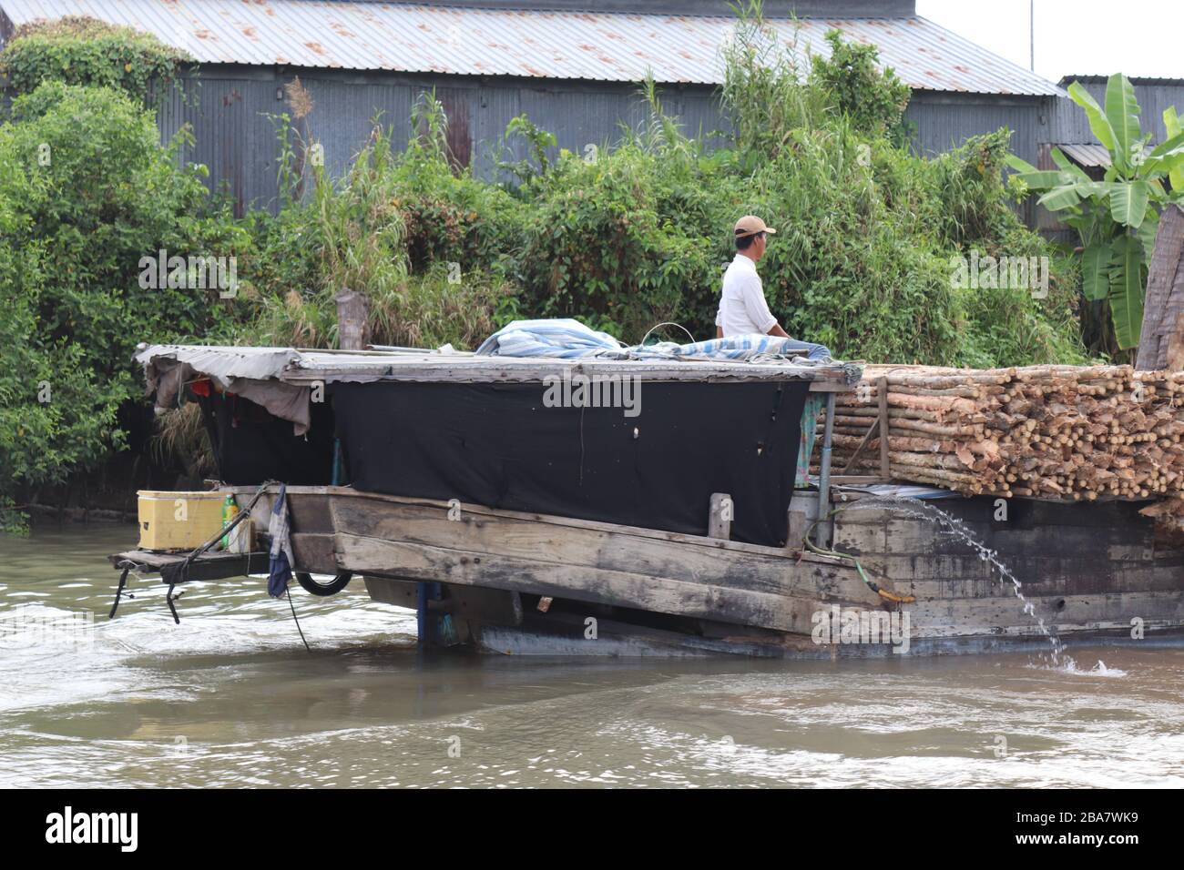 BARGE USED FOR TRANSPORTING FOOD AND MATERIALS IN THE MEKONG DELTA ...