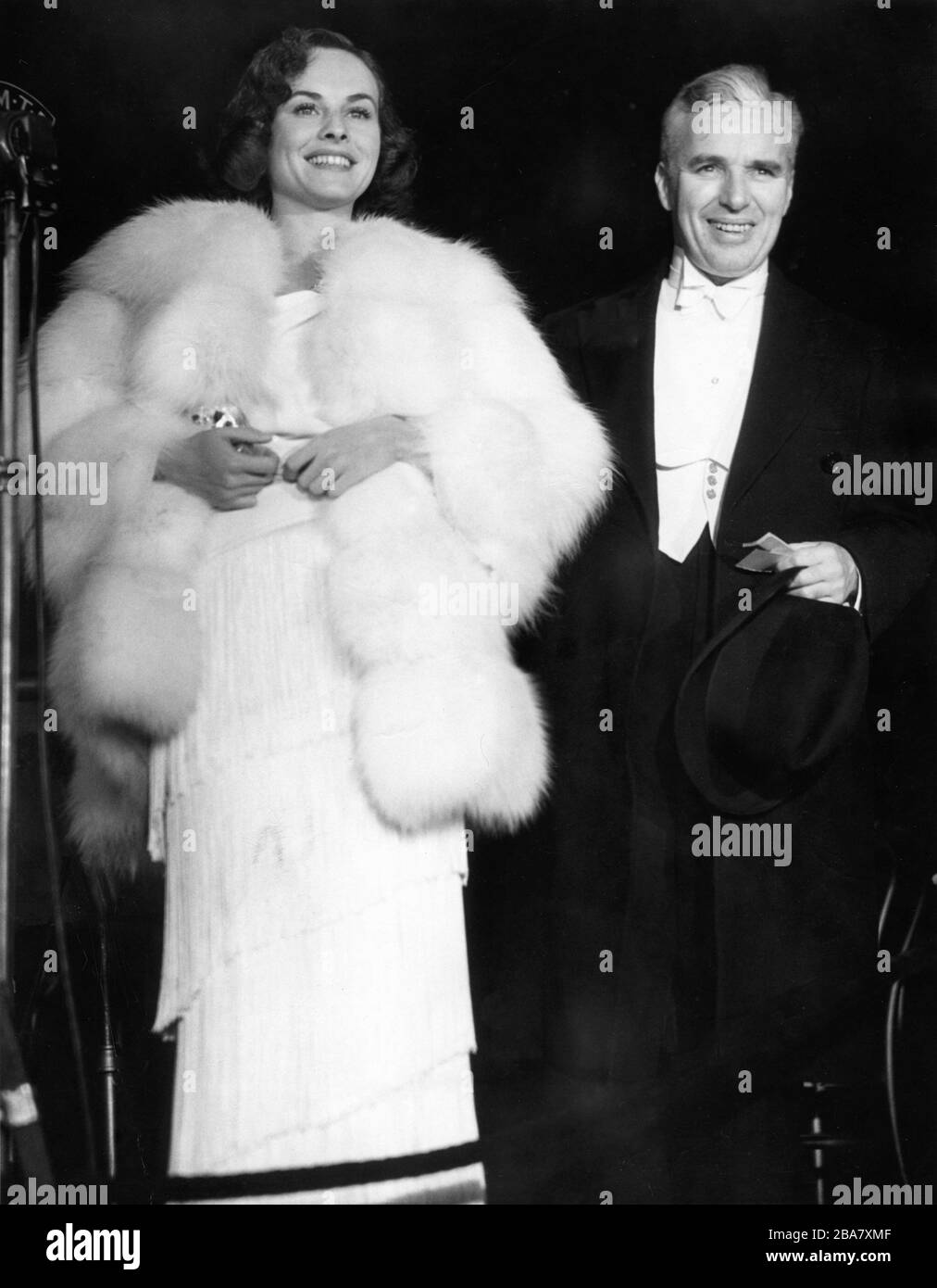 PAULETTE GODDARD and CHARLIE CHAPLIN at the Hollywood Premiere on ...