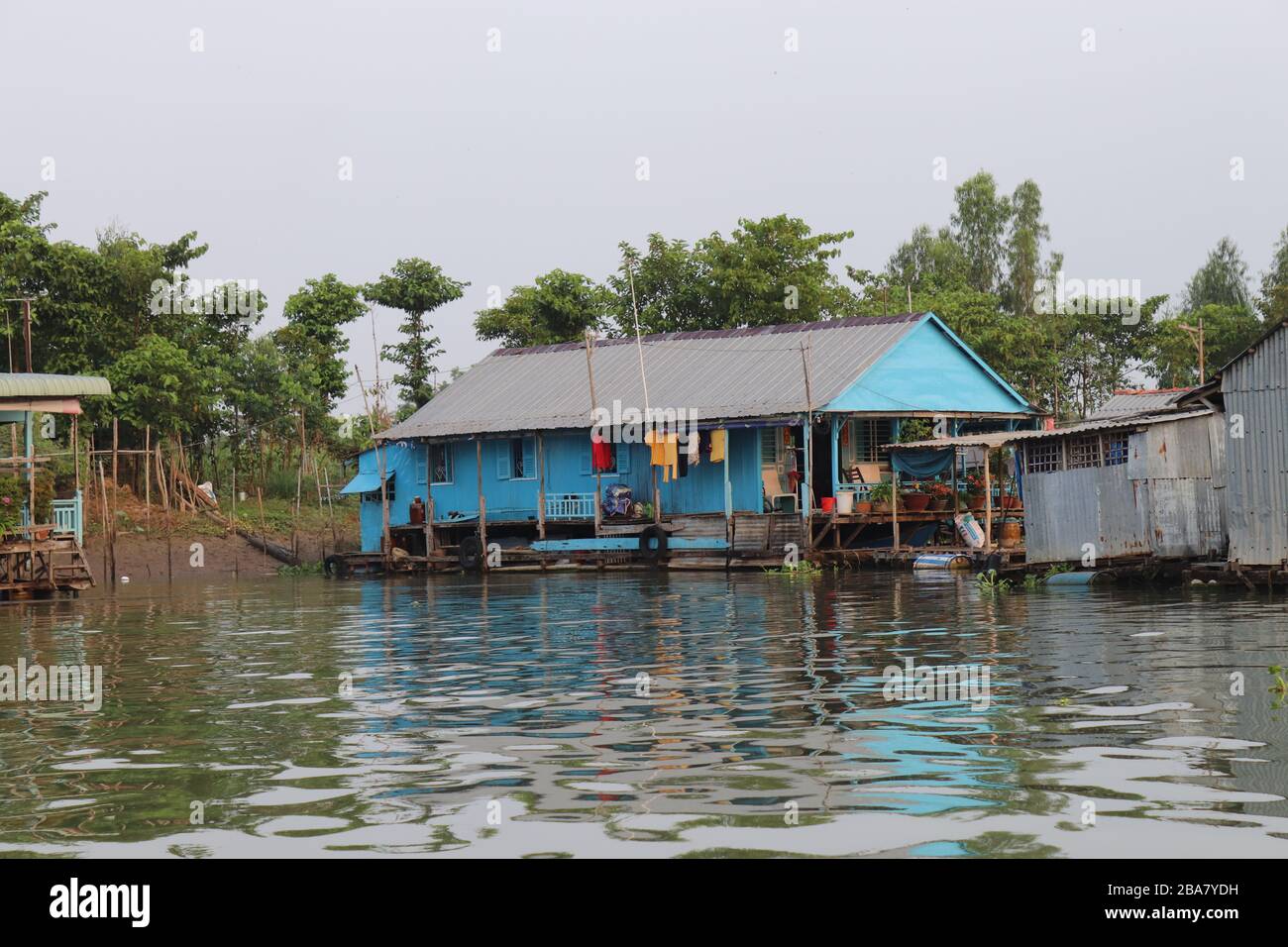 Floating houses mekong delta hi-res stock photography and images - Alamy