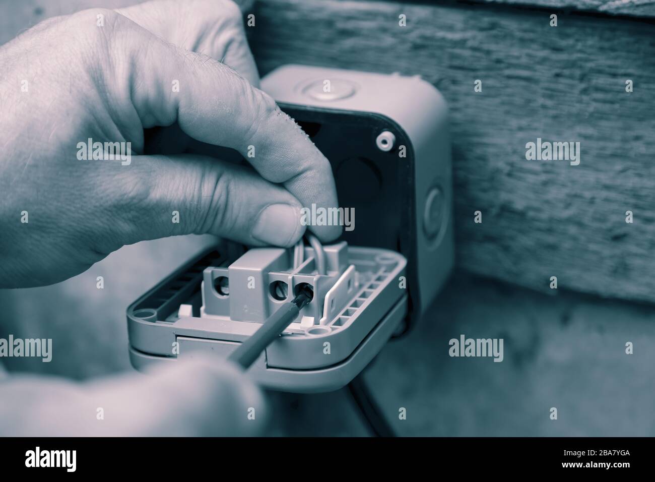 Wiring An Outside Socket at Ann Burkett blog