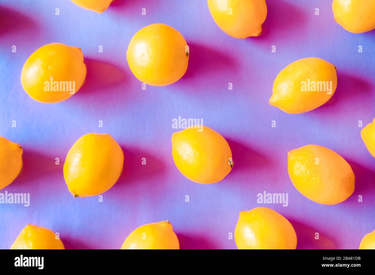 Fresh lemons pattern Stock Photo - Alamy