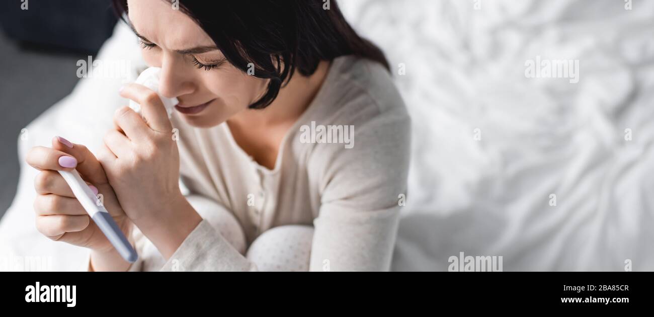 Woman and pregnancy test and crying hi-res stock photography and images ...