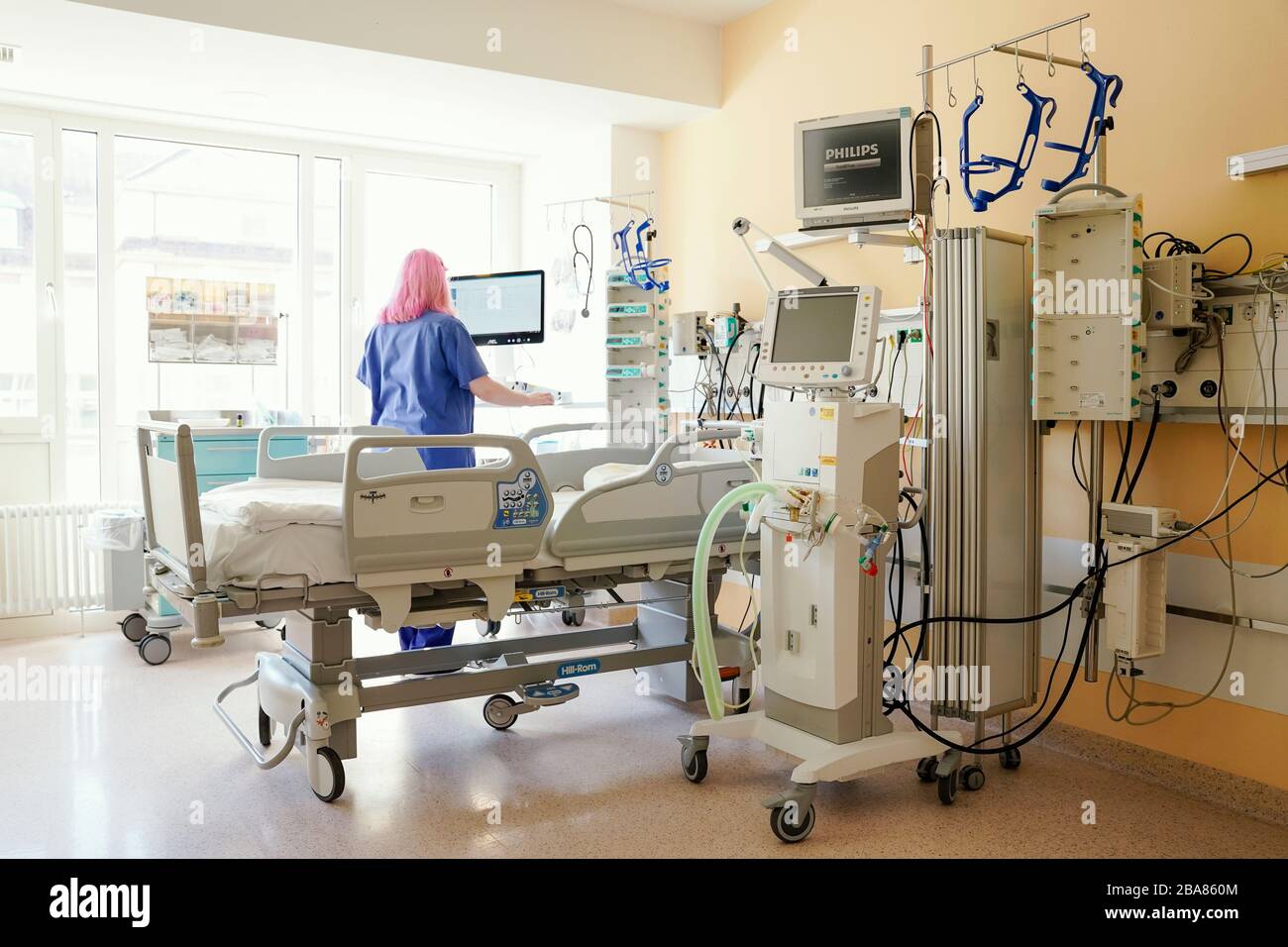 Mannheim, Germany. 26th Mar, 2020. An intensive care nurse is standing ...