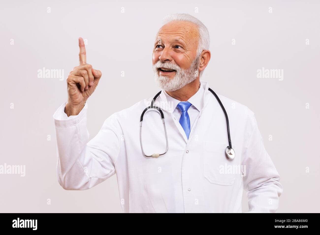 Portrait of senior doctor thinking and having idea Stock Photo - Alamy
