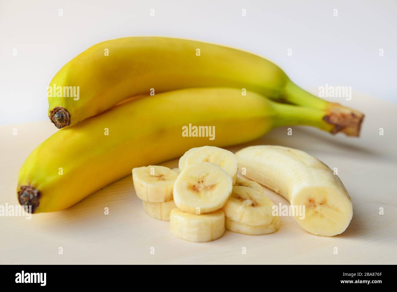 Cut bananas on a cutting board Stock Photo - Alamy
