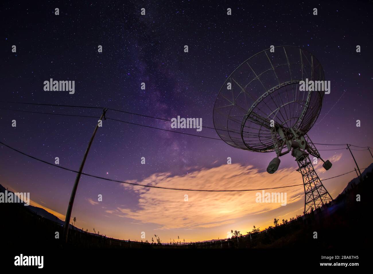 Radio telescopes night sky hi-res stock photography and images - Alamy