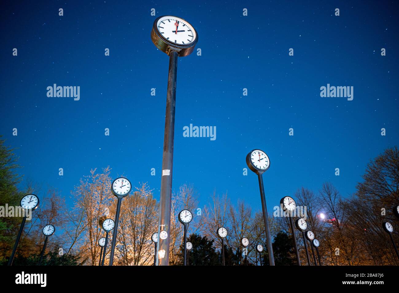 Duesseldorf, Germany. 26th Mar, 2020. The artwork "Zeitfeld" by Klaus ...