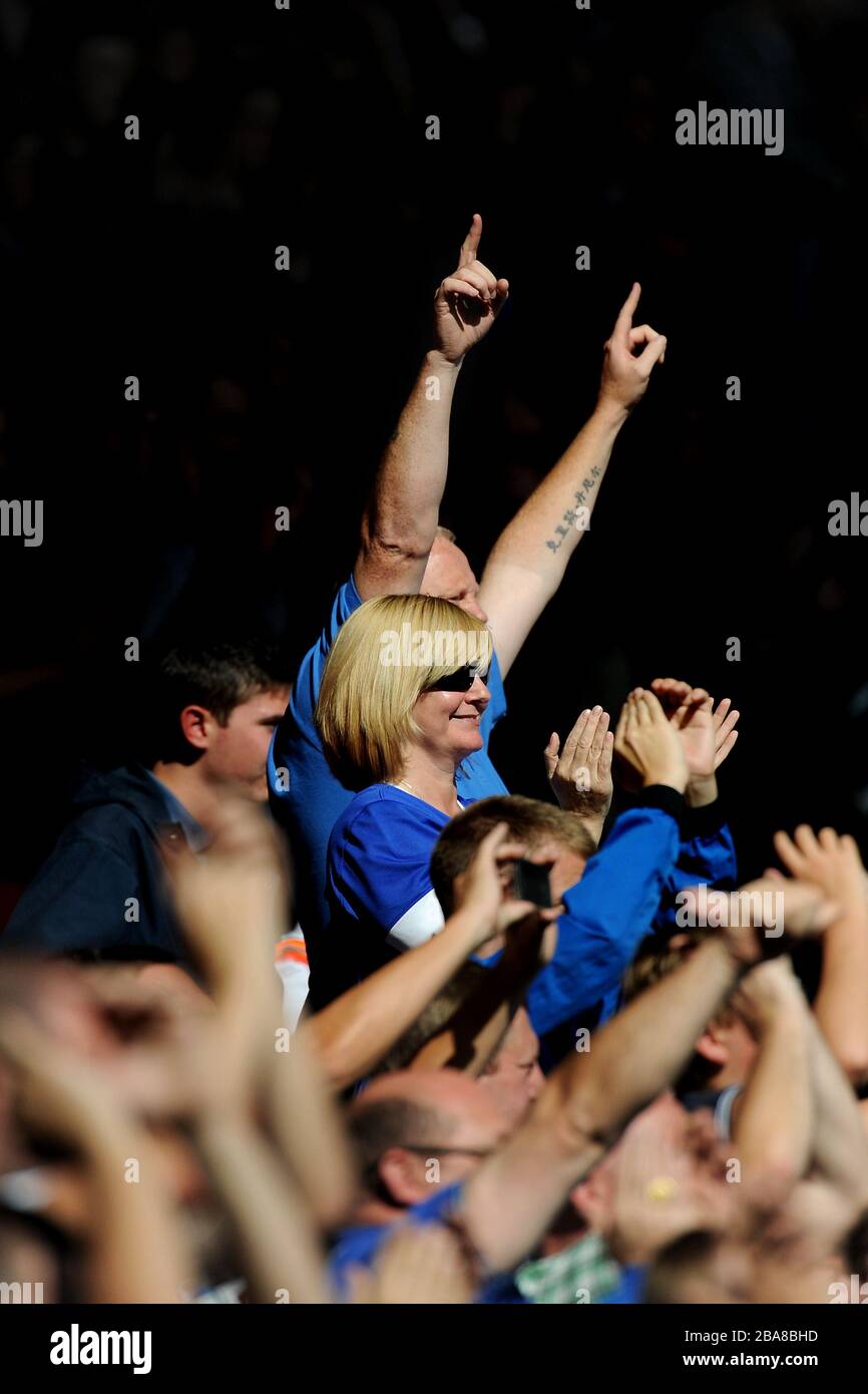 Everton fans celebrate hi-res stock photography and images - Alamy