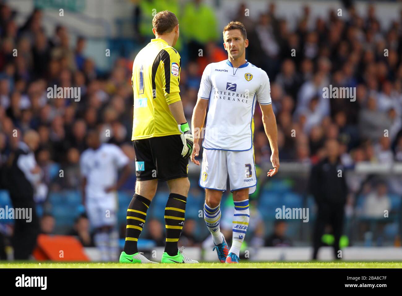 Leeds United goalkeeper Patrick Kenny (l) talks to teammate Adam Drury ...