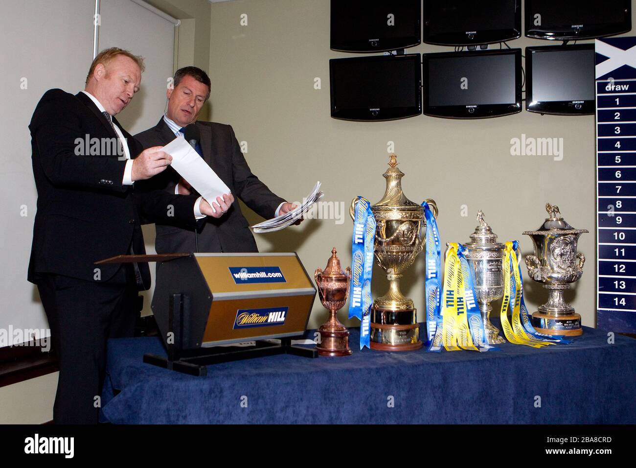 Alex McLeish (l) and Racing UK presenter Gordon Brown draw the starting ...